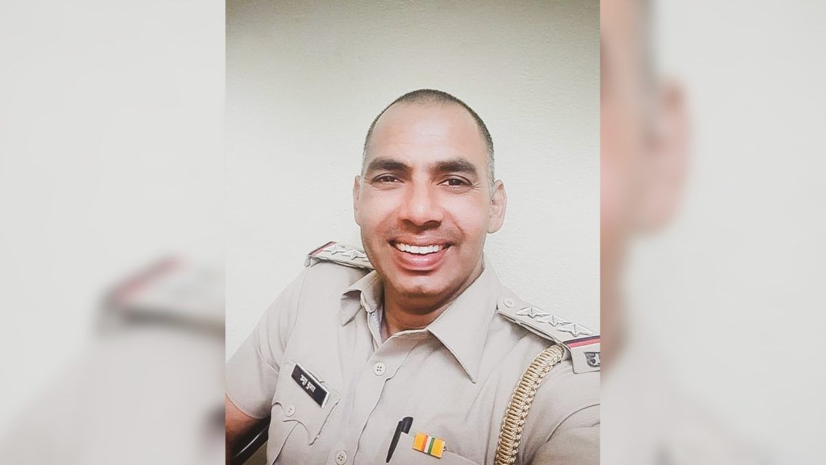 Anup Kumar dons police uniform amidst Coronavirus scare