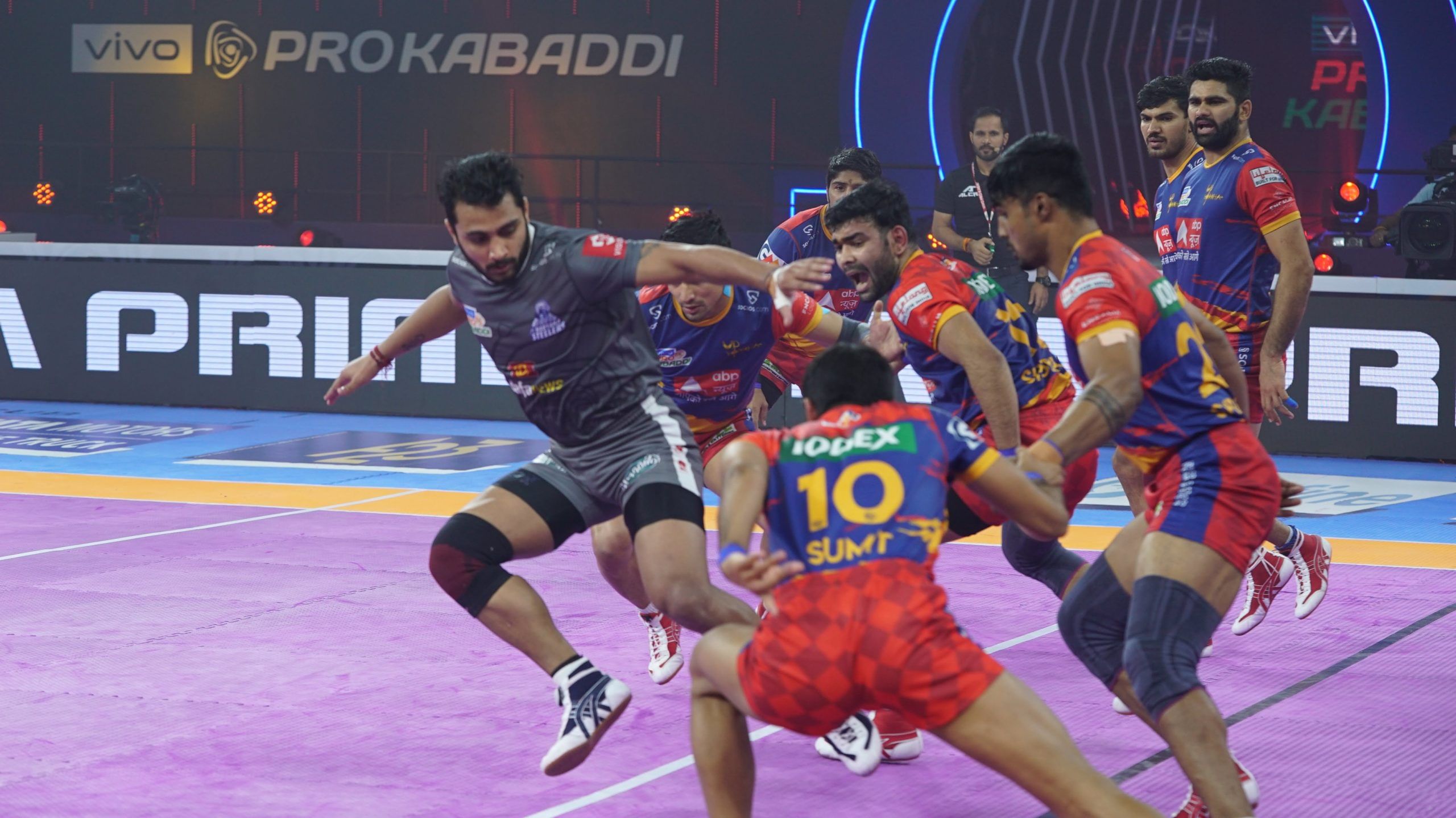 PKL 8: Tamil battle U.P for playoff spot, Telugu fight Gujarat for pride