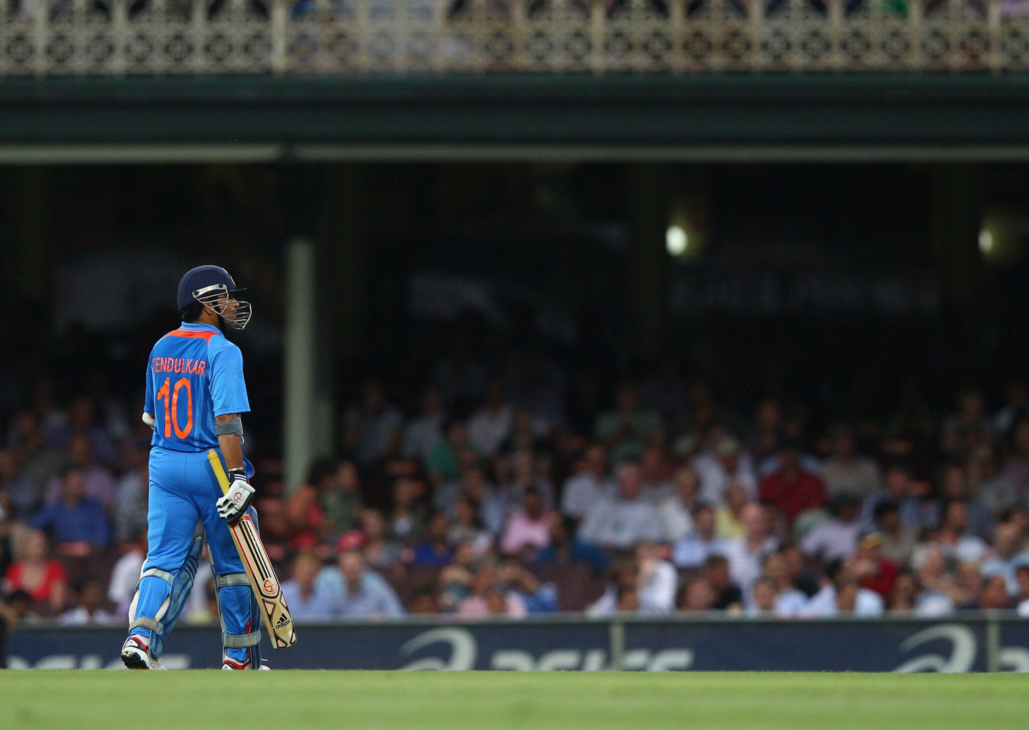 Famous cricketers to wear jersey number #10