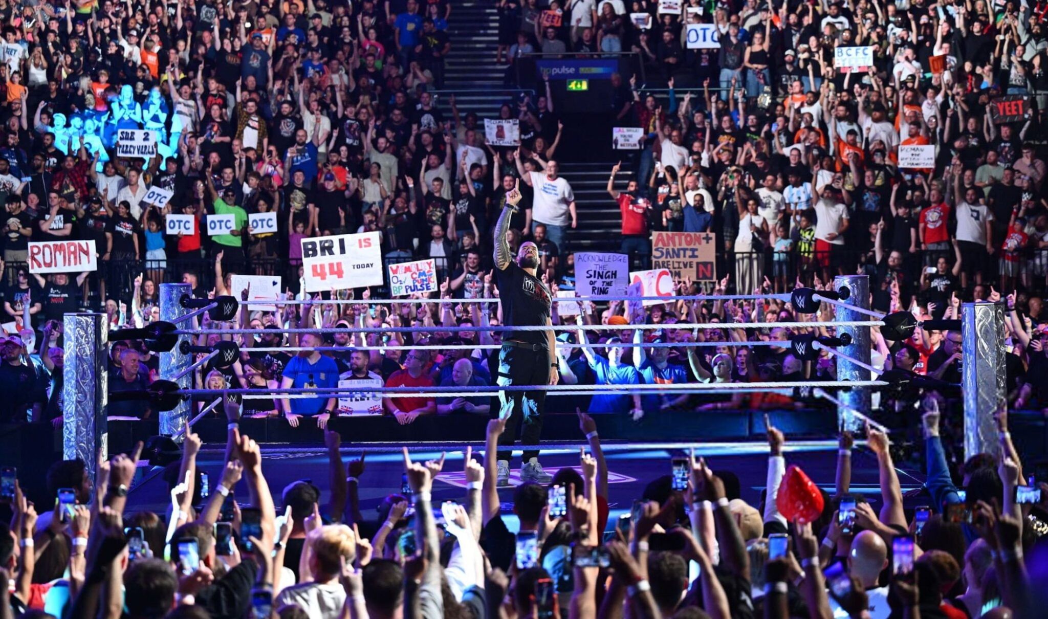 WWE RAW Results & Winners (October 6, 2025): LA Knight snatches victory ...