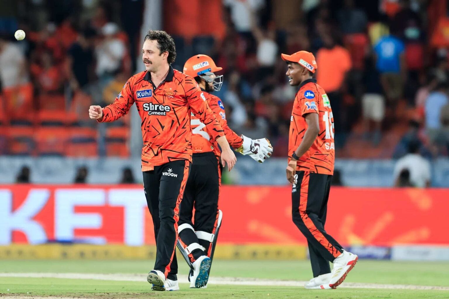 What happened between Virat Kohli & Travis Head in SRH vs RCB clash of ...
