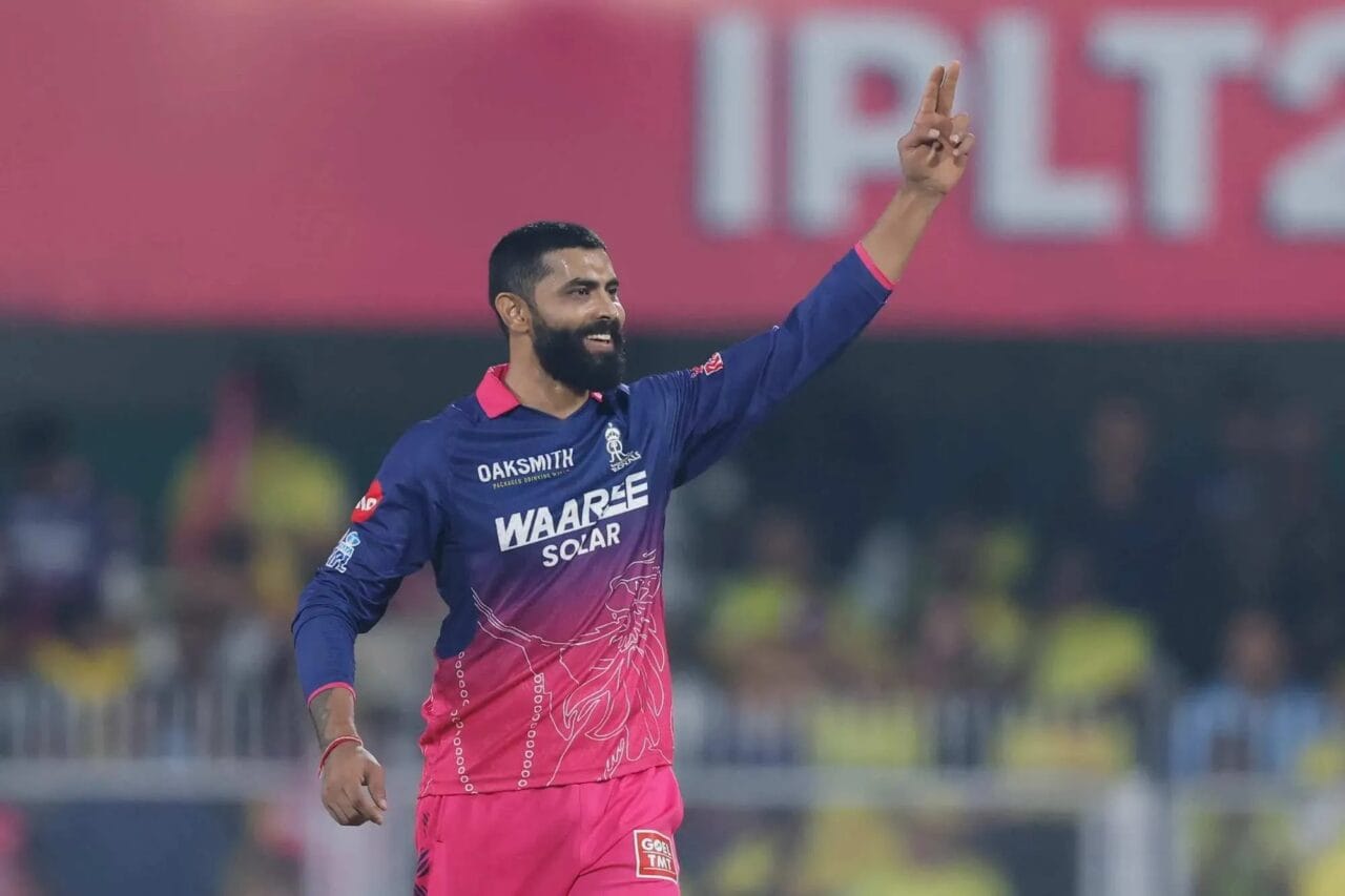 Ravindra Jadeja INJURED in GT vs RR Qualifier 2 of IPL 2026; walks off ...
