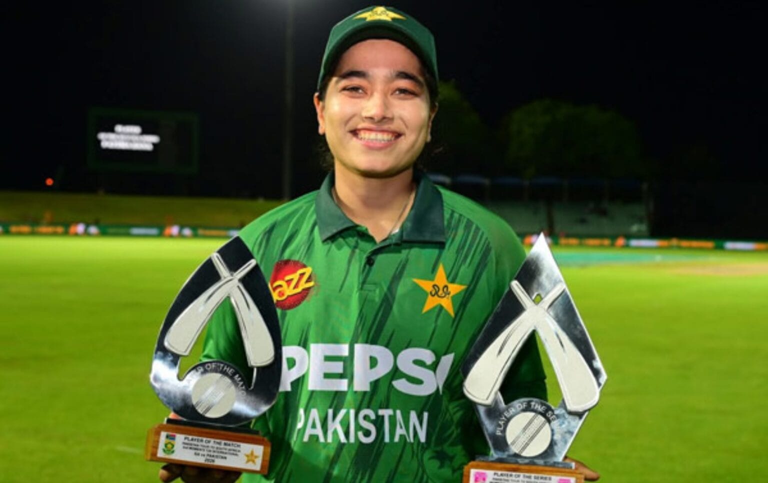 Why didn't Harmanpreet Kaur & Fatima Sana shake hands during IND-W vs ...